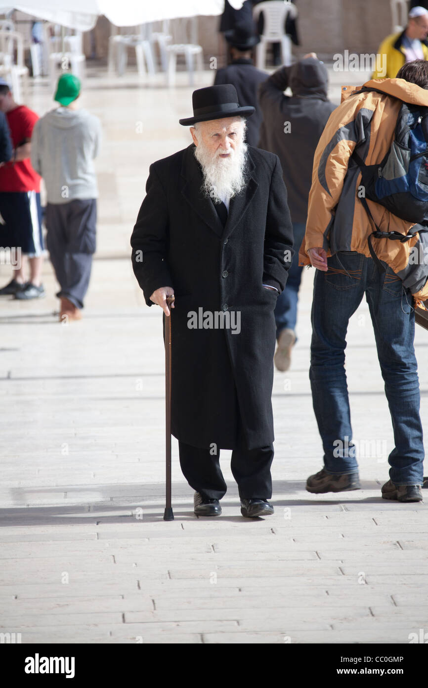 Senior orthodox jewish man hi-res stock photography and images - Alamy