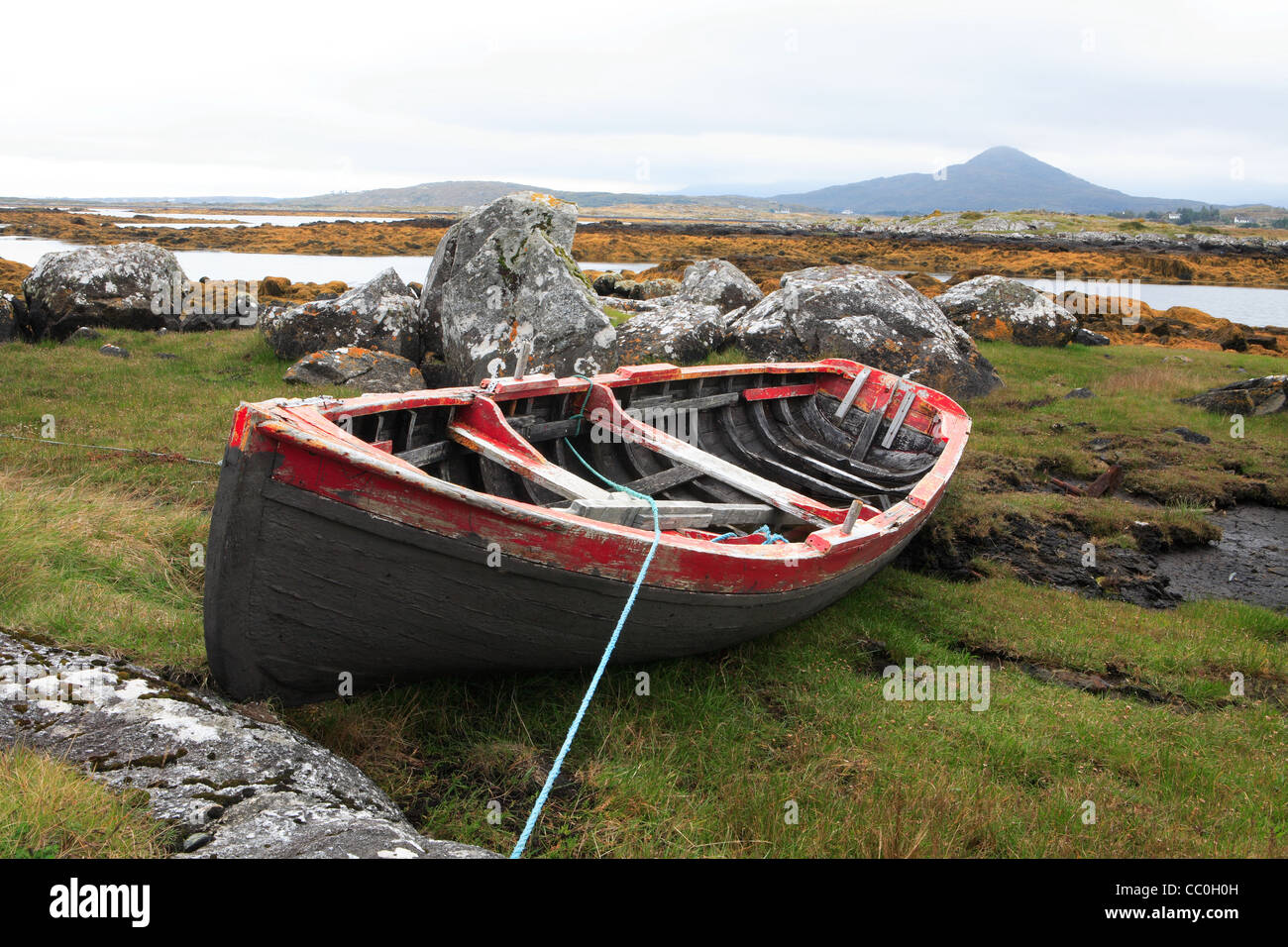 Wooden currach hi-res stock photography and images - Alamy