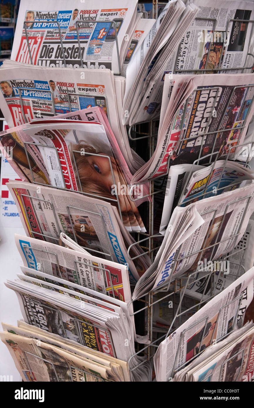 Newsagent display hi-res stock photography and images - Alamy