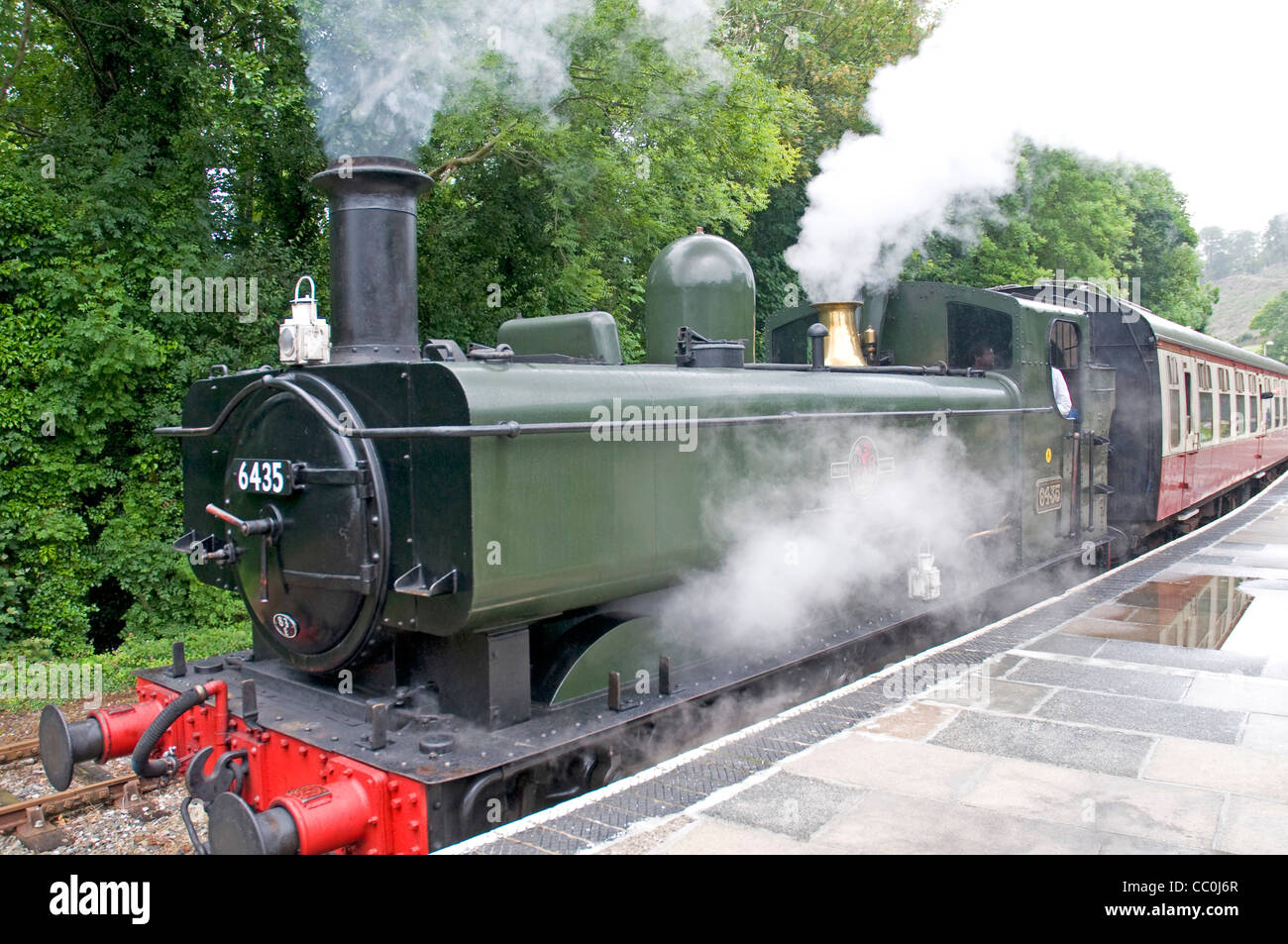 GWR 64xx Class 0-6-0PT Steam locomotive prepares to move out of Bodmin ...