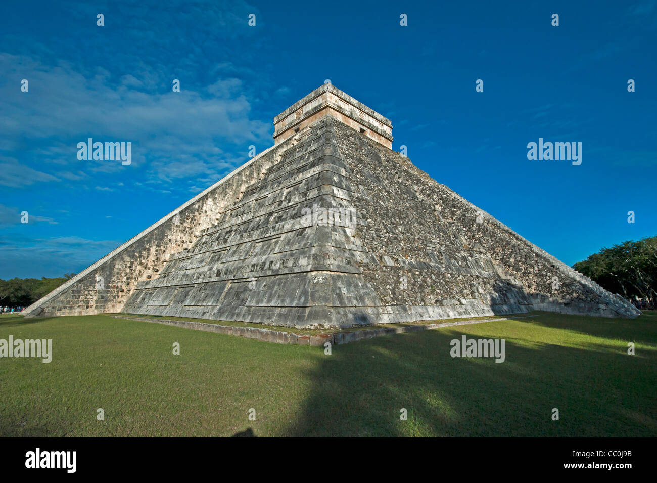 Kukulkan pyramid in Chichen-Itza Stock Photo - Alamy