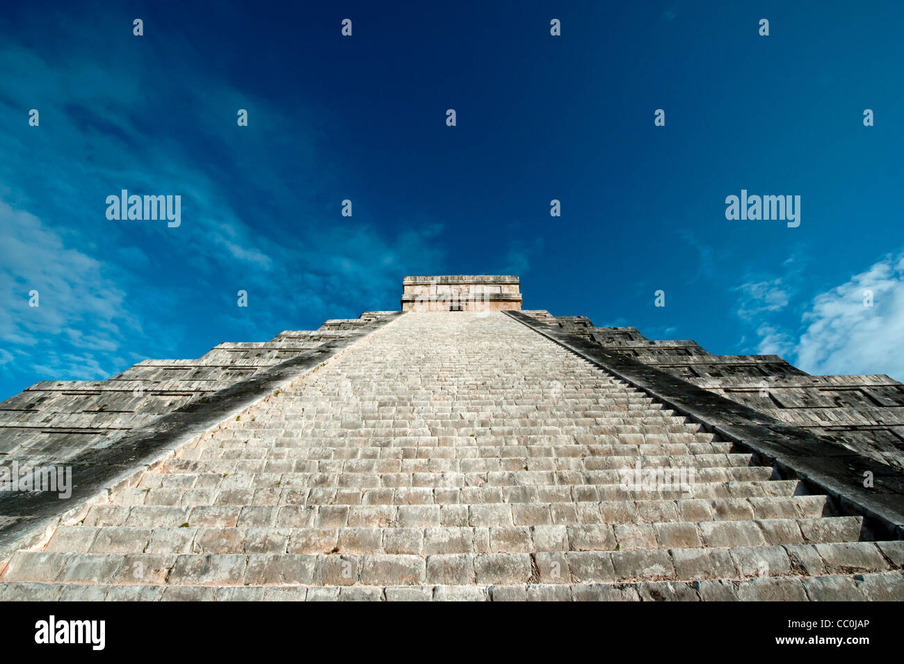 Kukulkan pyramid in Chichen-Itza Stock Photo - Alamy