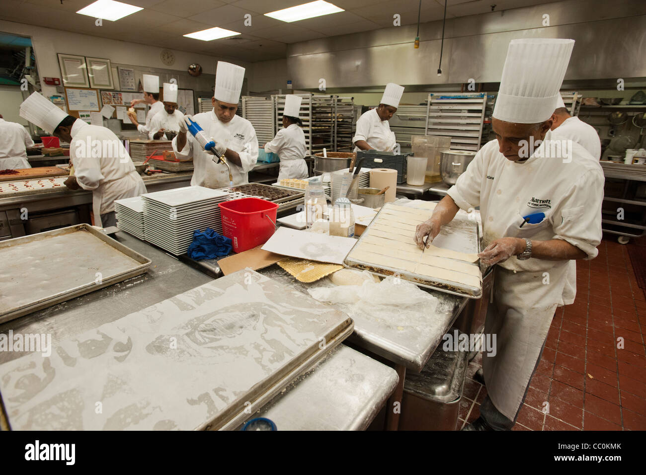 Many chefs cooking in kitchen hi-res stock photography and images - Alamy