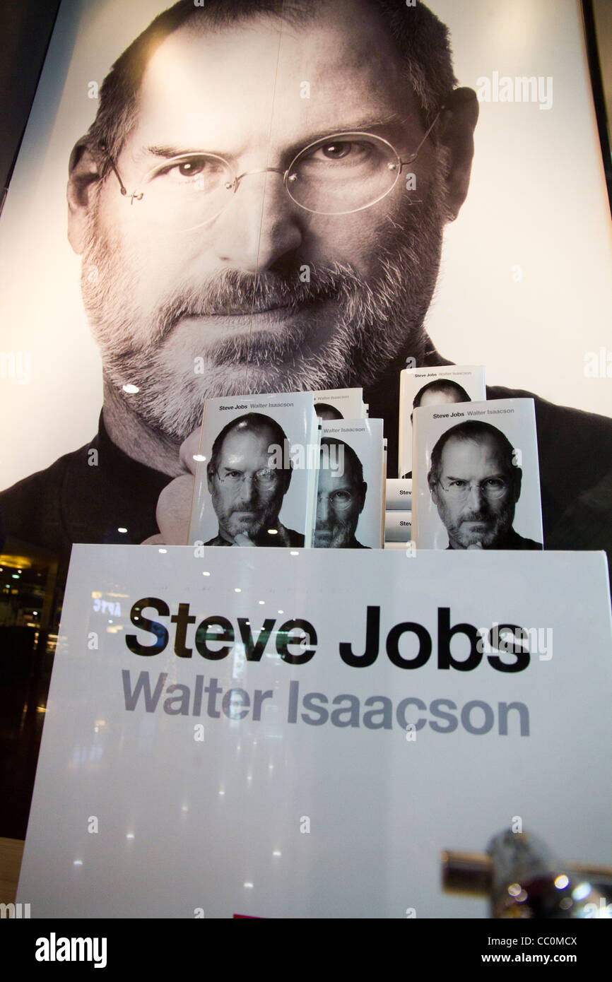 "Steve Jobs" book biography displayed in a bookshop Stock Photo - Alamy