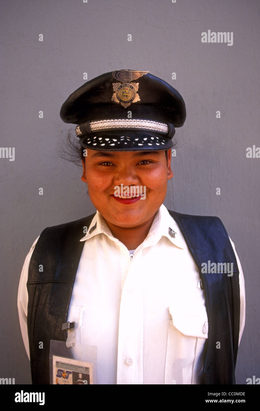 Latina female police officer hi-res stock photography and images - Alamy