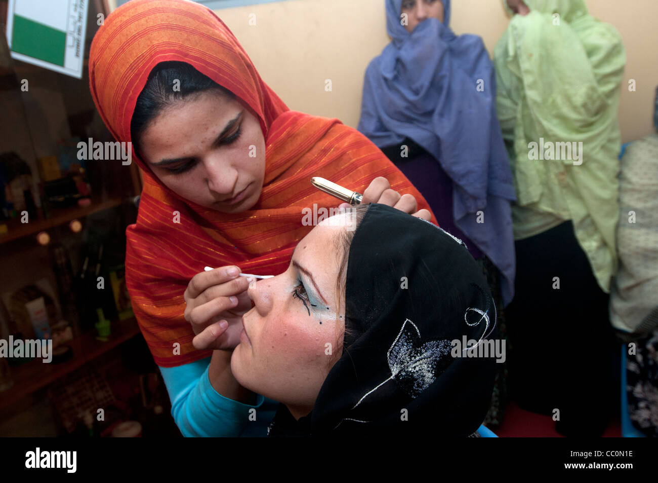 Herat Women's prison - beauty class - inmates learn how to apply eye ...