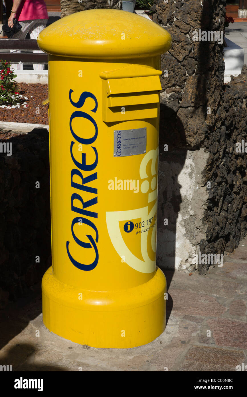 Correos spanish post box tenerife hi-res stock photography and images ...