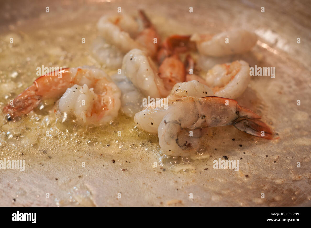 Sauteed garlic wild shrimp Stock Photo - Alamy