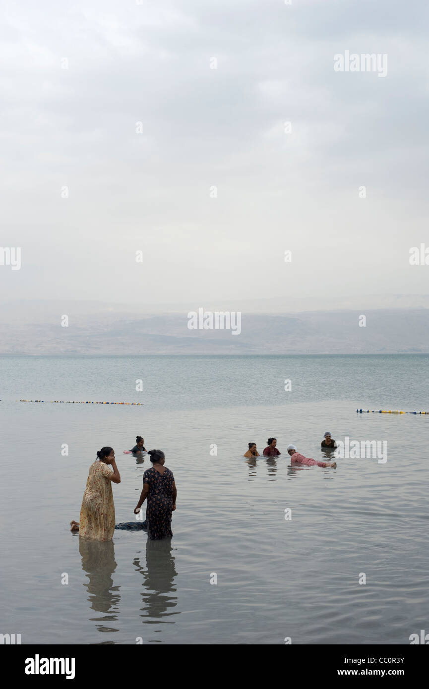 Bathers in the Dead Sea Israel Stock Photo - Alamy