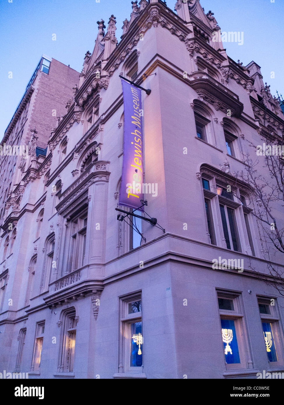 The jewish museum exterior in new york hi-res stock photography and ...