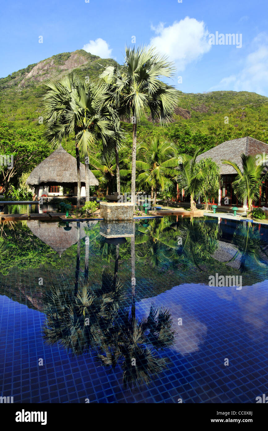 Silhouette island seychelles pool hi-res stock photography and images ...