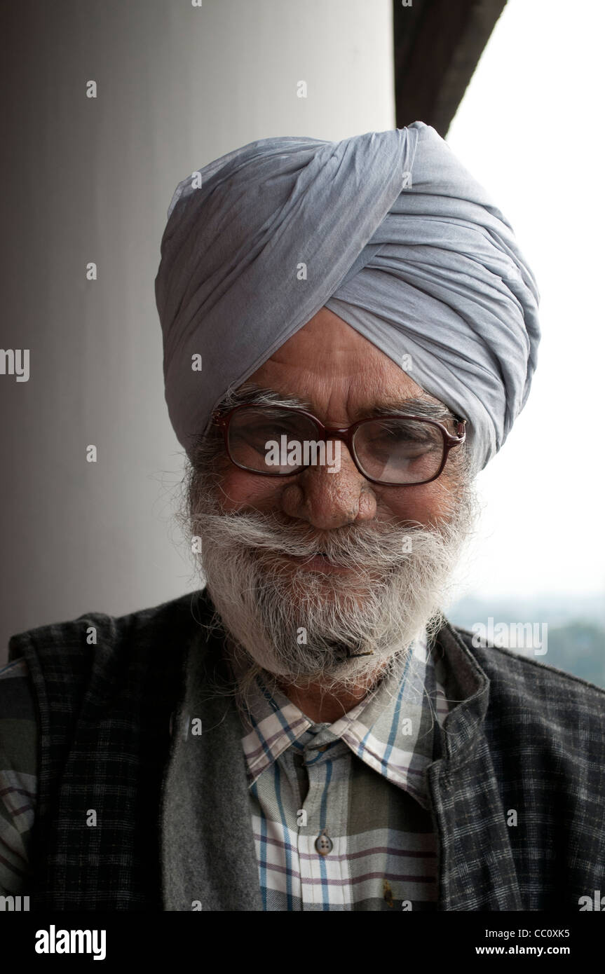 Old sikh man hi-res stock photography and images - Alamy