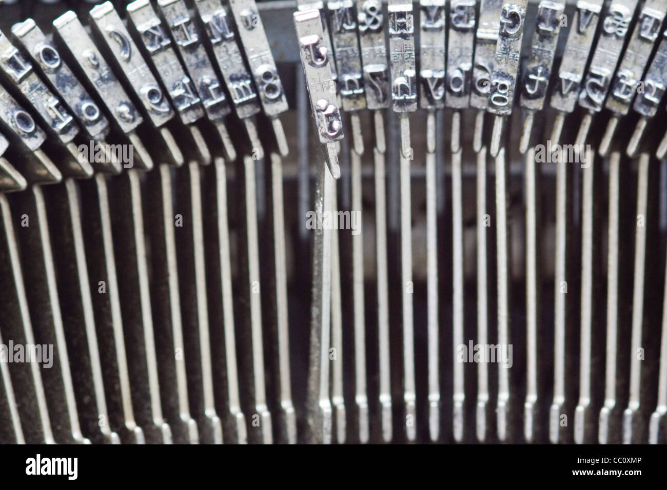 VINTAGE TYPEWRITER OLYMPIA SPLENDID 33 TYPE BARS Stock Photo - Alamy