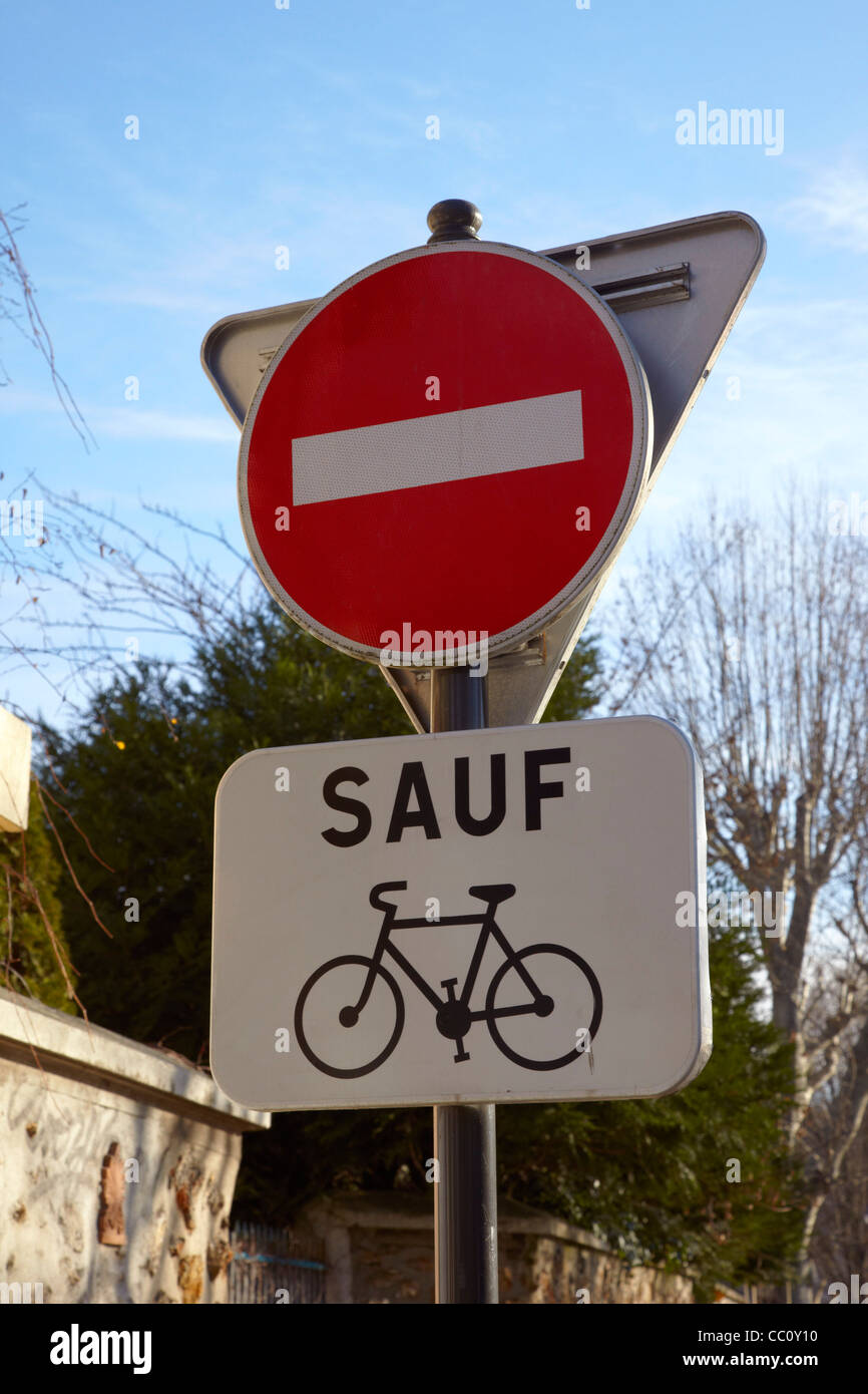 Road sign indicating 'No Entry except for Cyclists'. Le Perreux-sur ...
