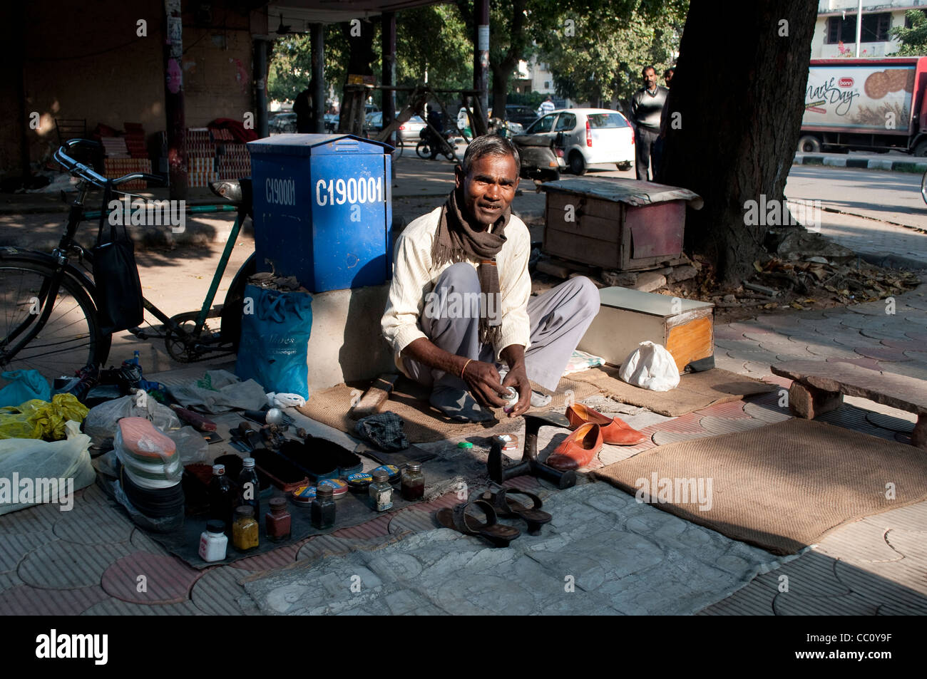 Indian street cleaner hi-res stock photography and images - Alamy