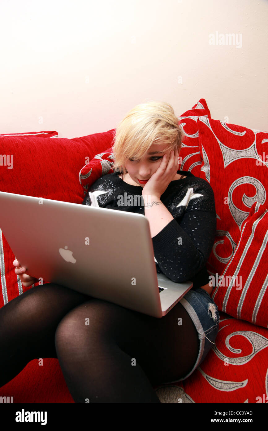 Student using an Apple laptop Stock Photo - Alamy