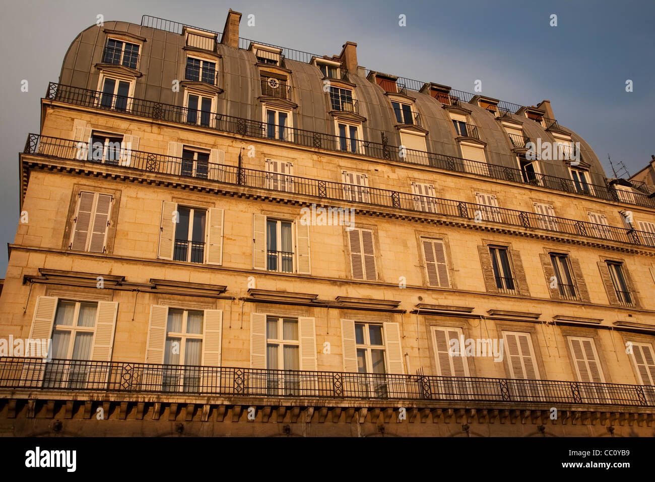 Building Facade on Rue de Rivoli, Paris, France Stock Photo - Alamy
