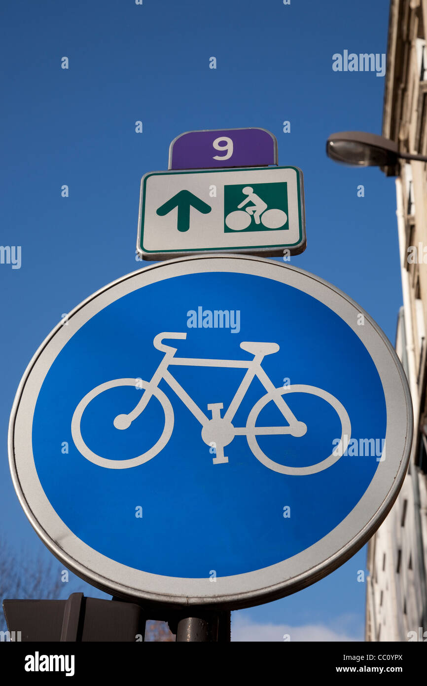 Cycle lane sign hi-res stock photography and images - Alamy