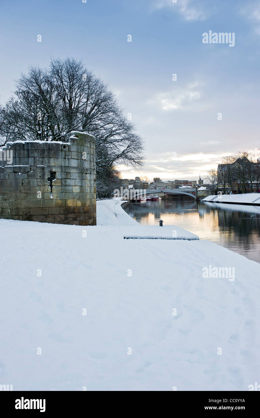 Marygate Landing York in snow with Lendal bridge in distance Stock ...
