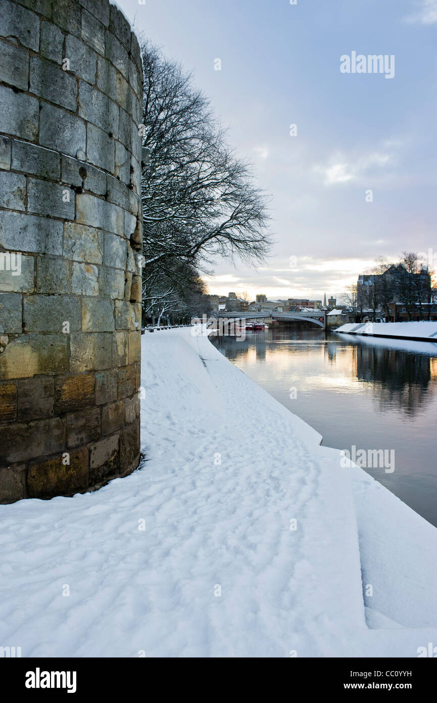 Marygate landing York in snow with Lendal bridge in distance Stock ...
