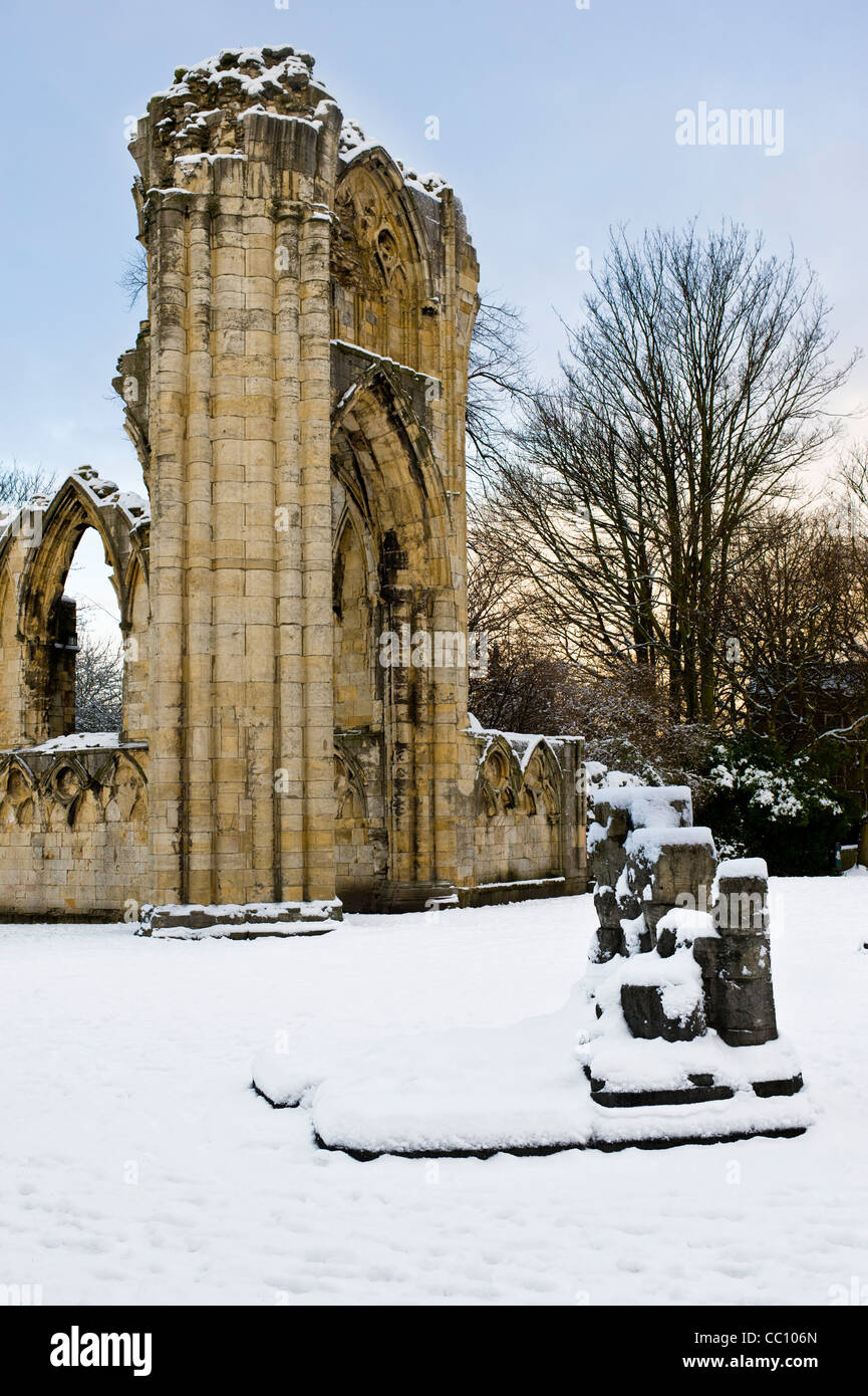 Ruins of St Mary's Abbey, Museum Gardens, York, in snow Stock Photo - Alamy