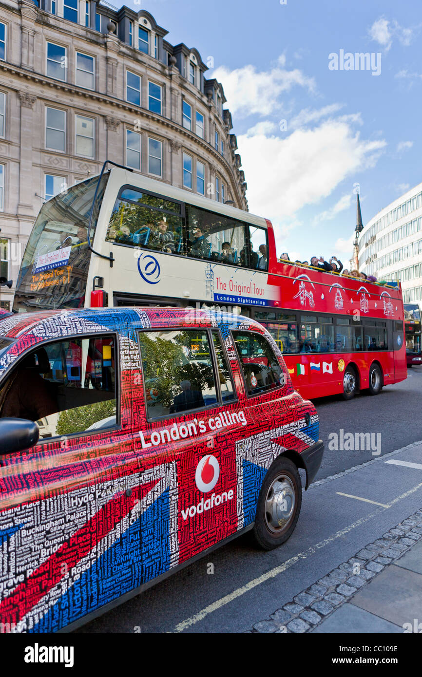 London taxi tourist bus hi-res stock photography and images - Alamy