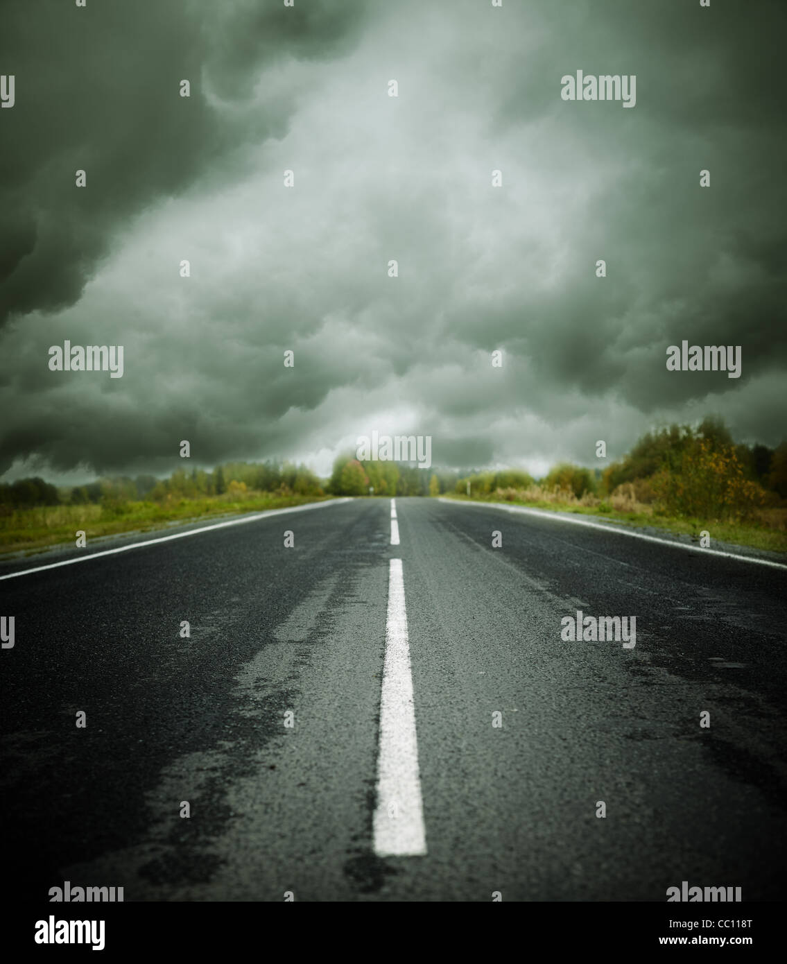 Old dramatic asphalt road hi-res stock photography and images - Alamy