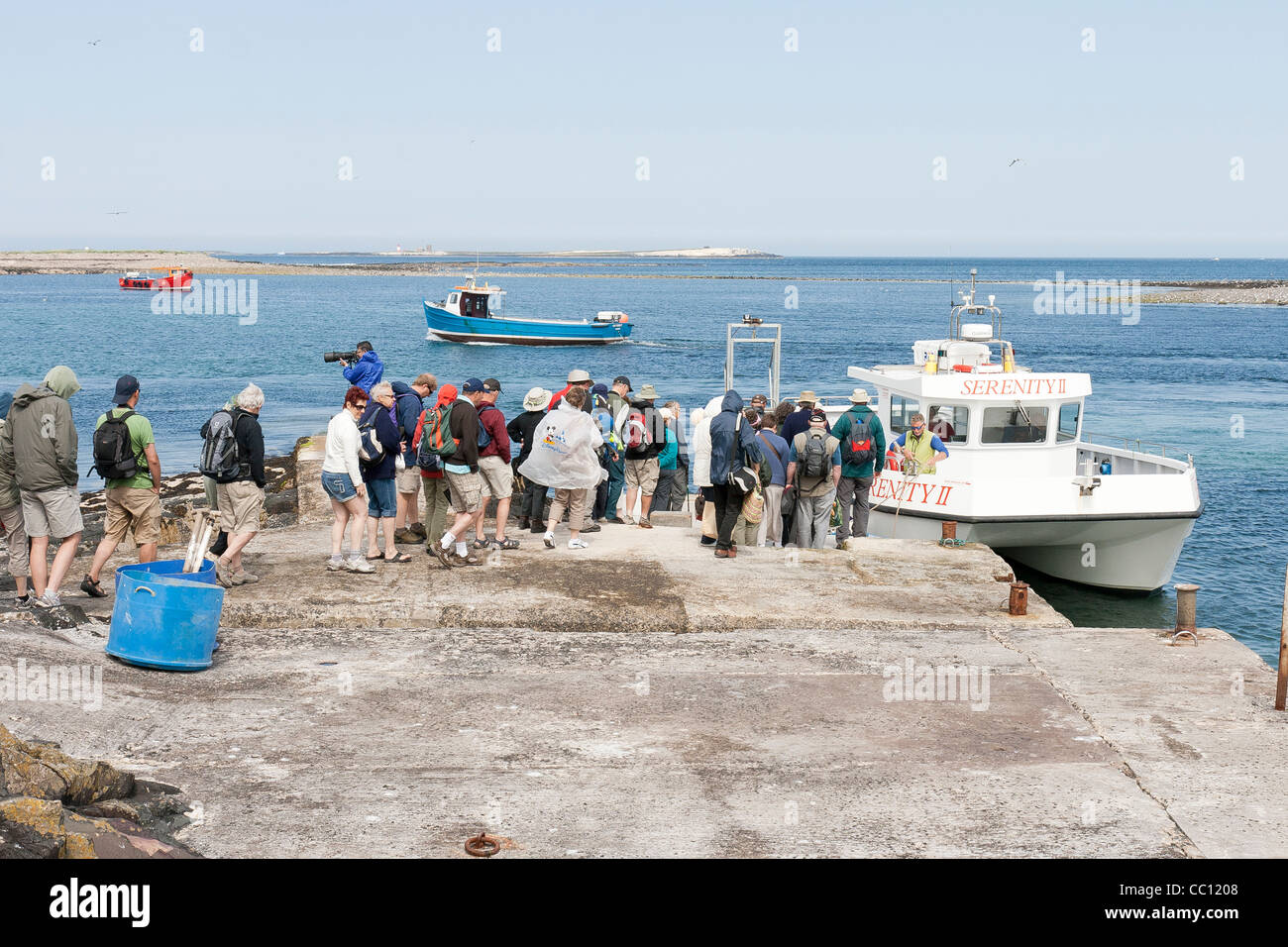 Tourists boarding a boat hi-res stock photography and images - Alamy