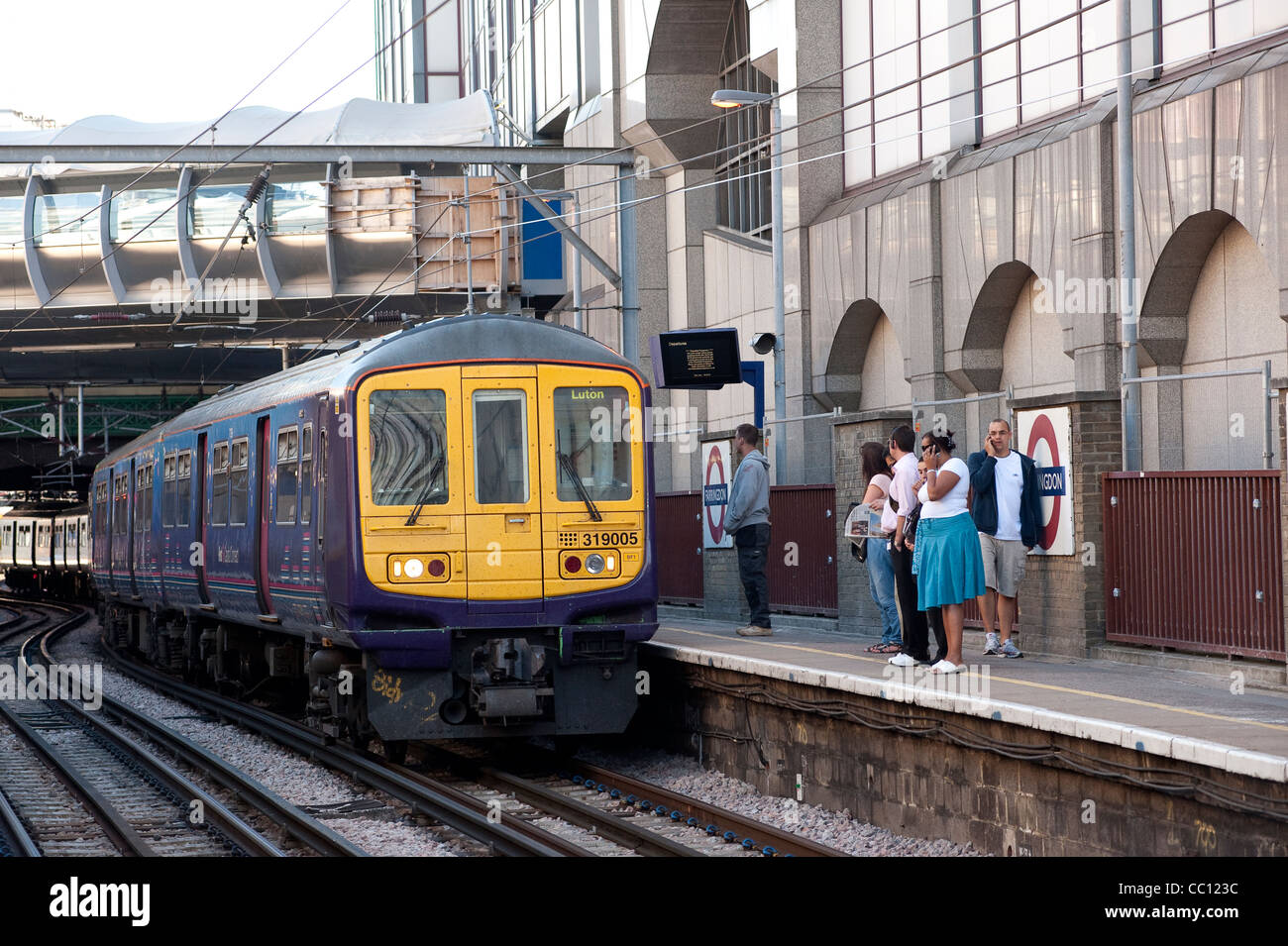 Passenger train in First Capital Connect livery pulling into Farringdon ...