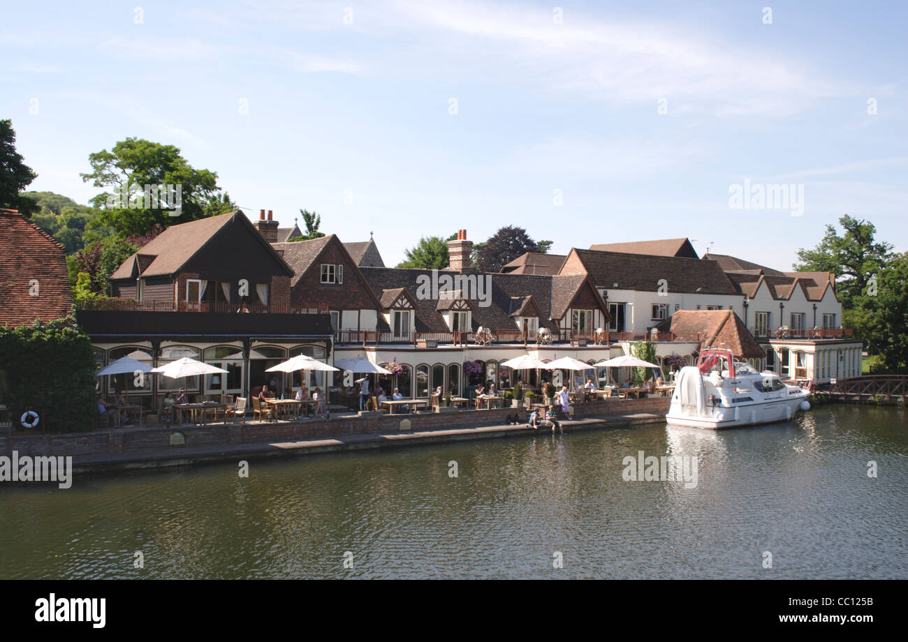 River Thames at Goring Oxfordshire Stock Photo - Alamy