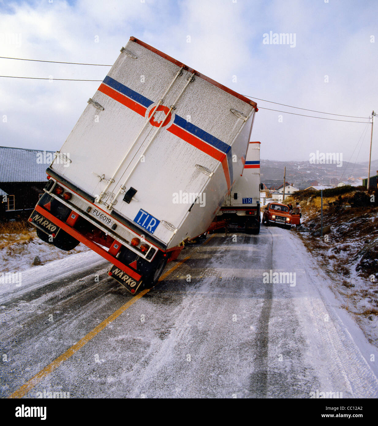 Semi trailer and towing truck hi-res stock photography and images - Alamy