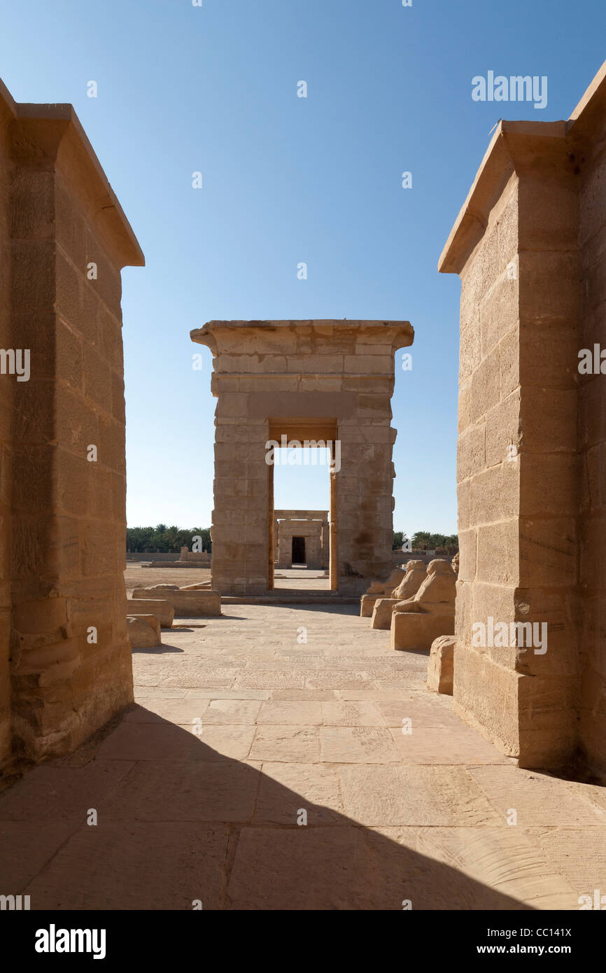Vertical shot of the Hibis Temple with avenue of sphinx, the ancient ...