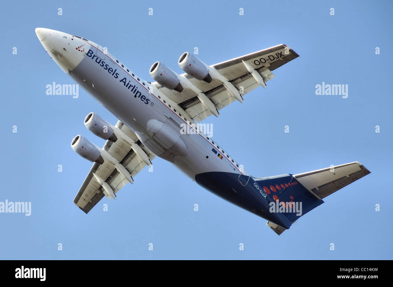 Avro rj85 hi-res stock photography and images - Alamy