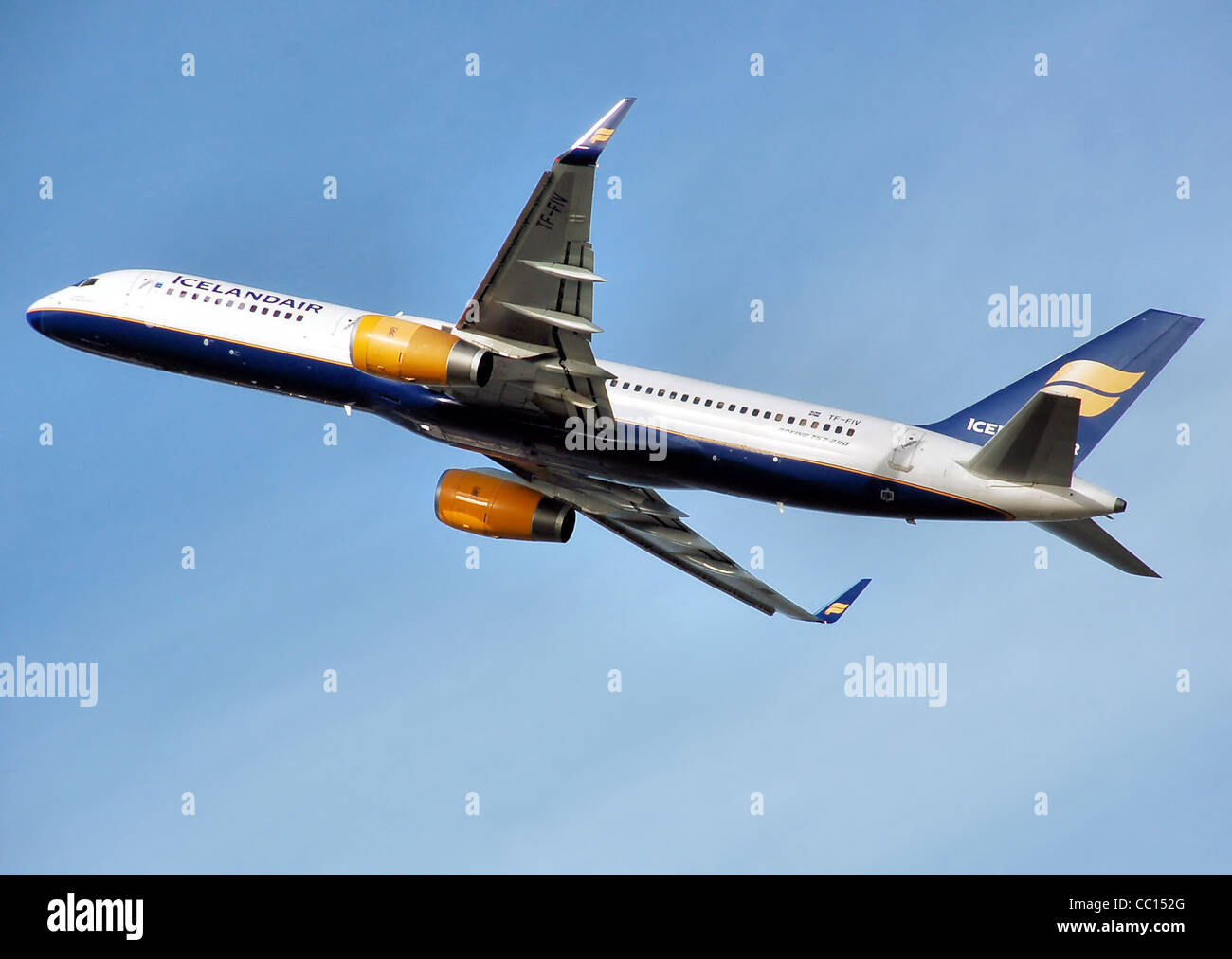 Icelandair Boeing 757-200 (TF-FIV) takes off from London Heathrow ...
