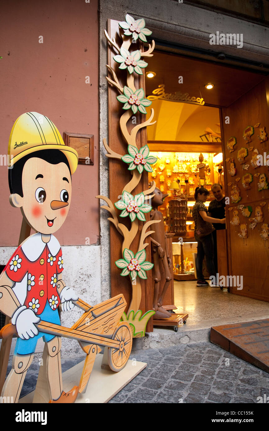 People Shopping in Bartolucci Shop, Rome, Italy Stock Photo - Alamy