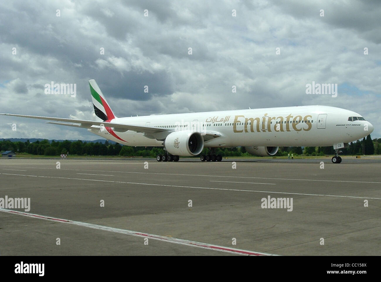 Emirates Airline Boeing 777 at an airport Stock Photo - Alamy