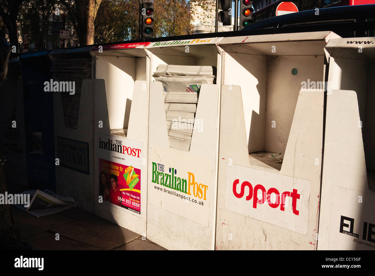 Newspaper dispensers hi-res stock photography and images - Alamy
