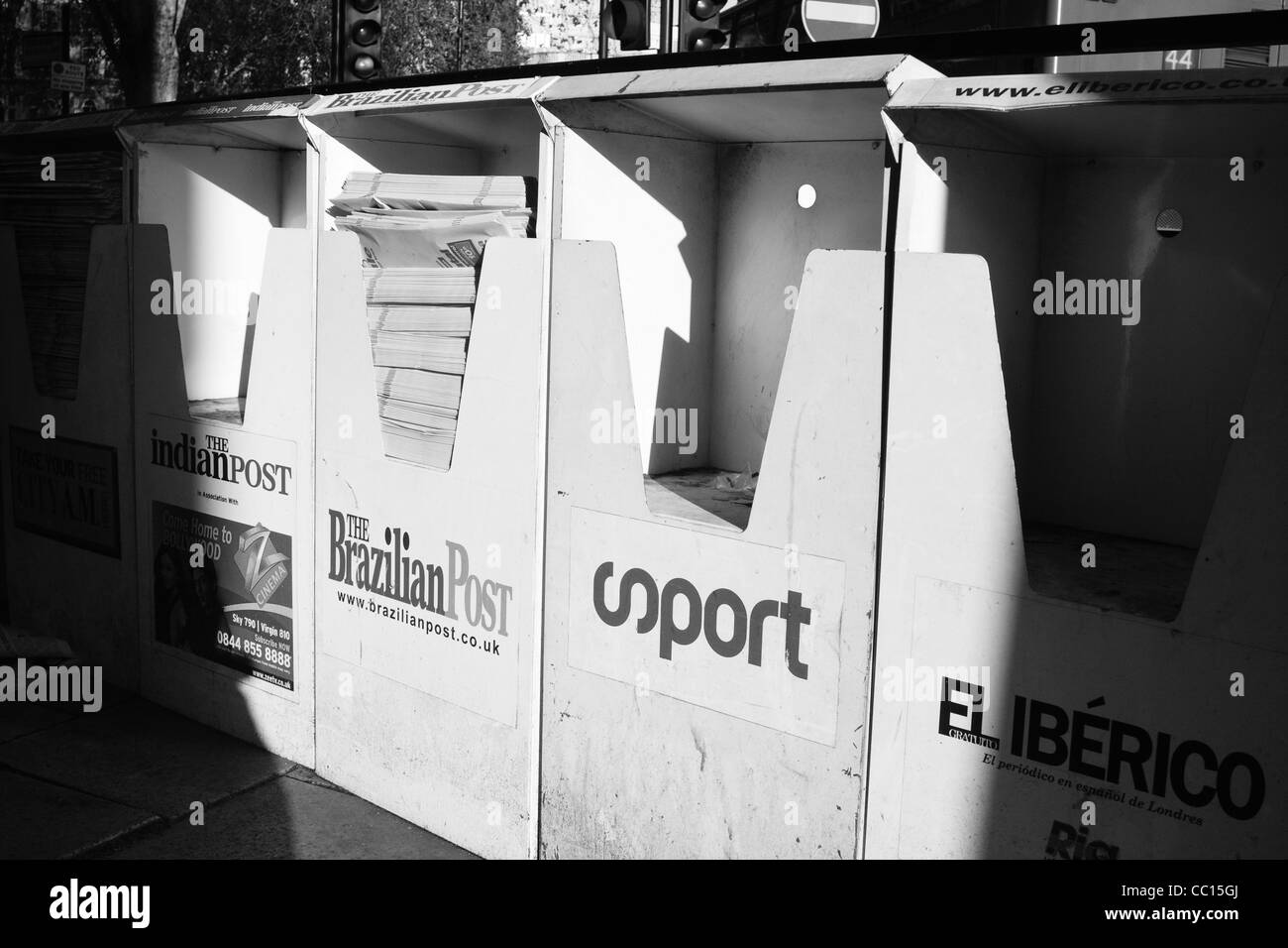 Newspaper dispensers hi-res stock photography and images - Alamy