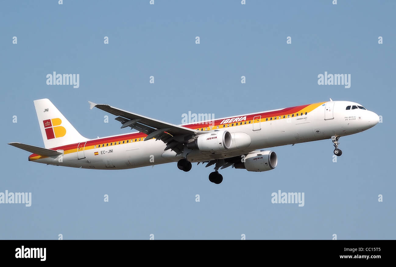 Iberia a321 landing at heathrow airport hi-res stock photography and ...