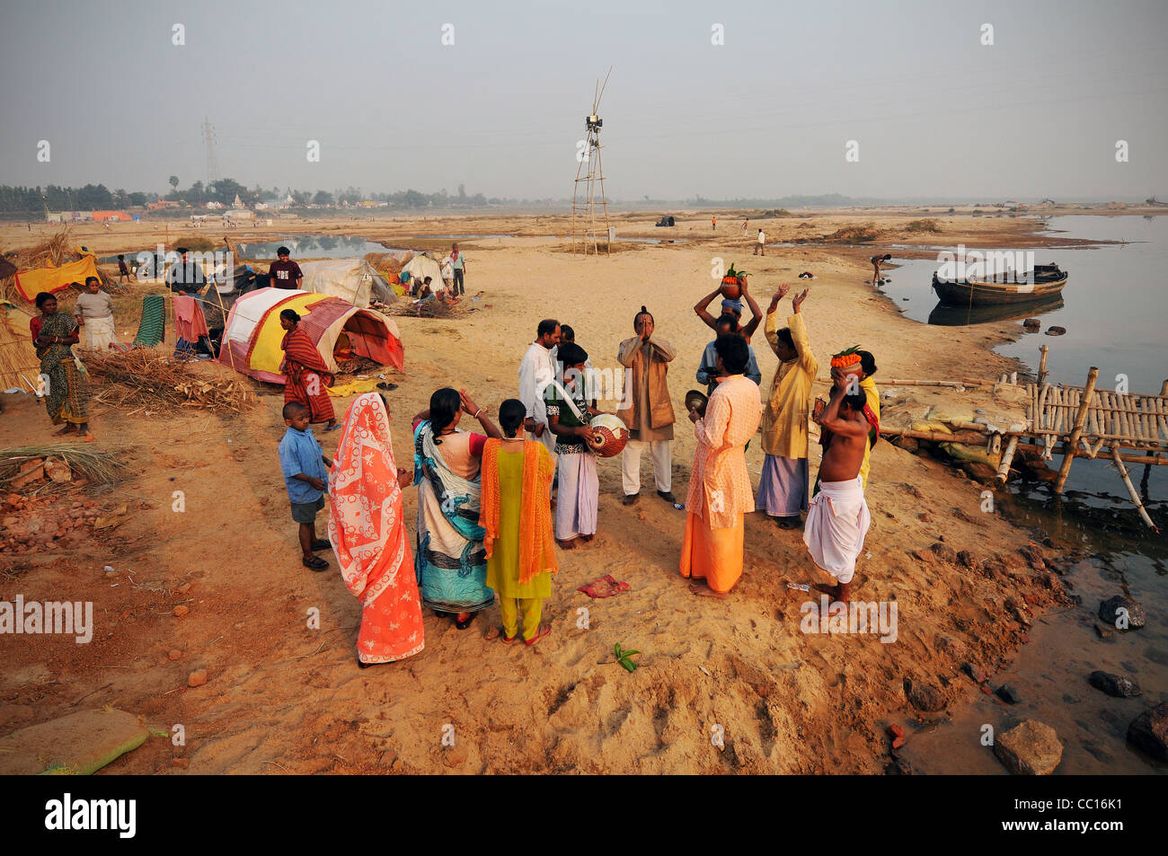 Pilgrims at the Kenduli mela (fair) in West Bengal, India Stock Photo ...