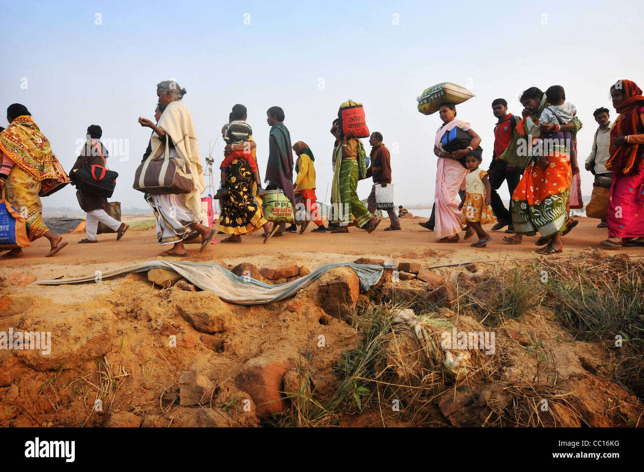 Pilgrims at the Kenduli mela (fair) in West Bengal, India Stock Photo ...