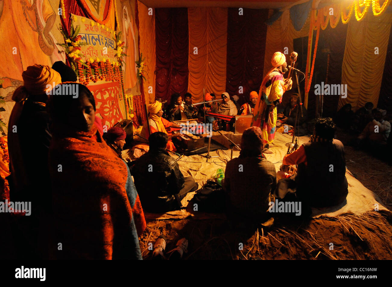 Bauls (Bengali mystics) at an annual Baul gathering in Kenduli, India ...