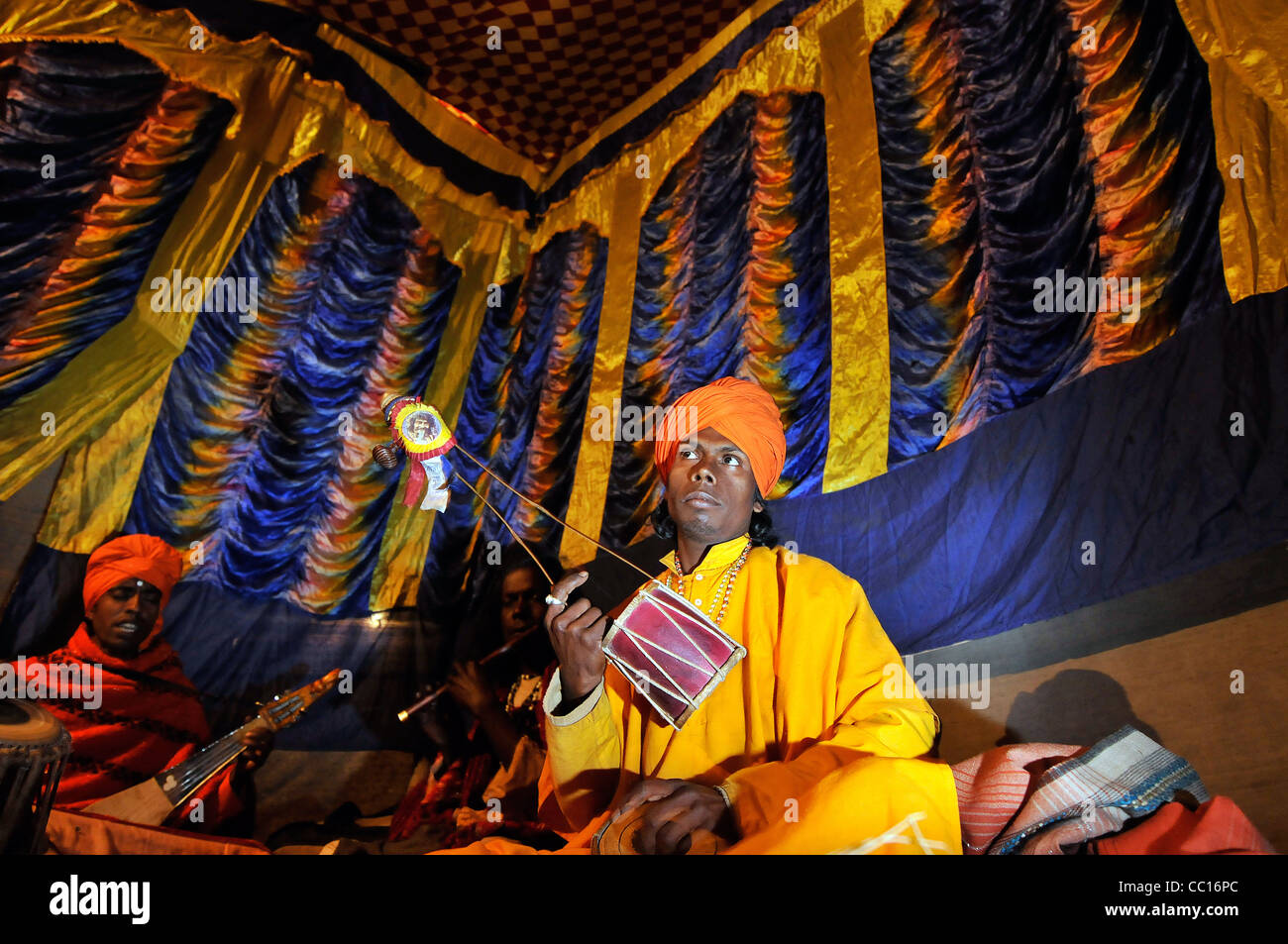 Bauls (Bengali mystics) at an annual Baul gathering in Kenduli, India ...