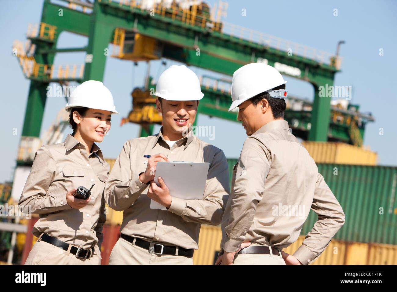shipping industry workers at work Stock Photo - Alamy
