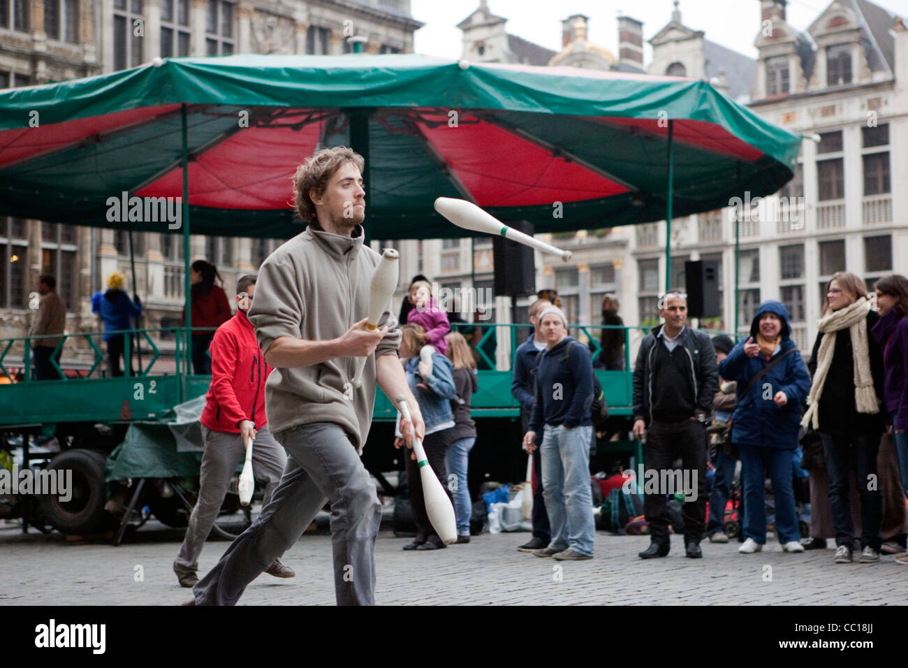 Jugglers in fun competition in Brussels Stock Photo - Alamy