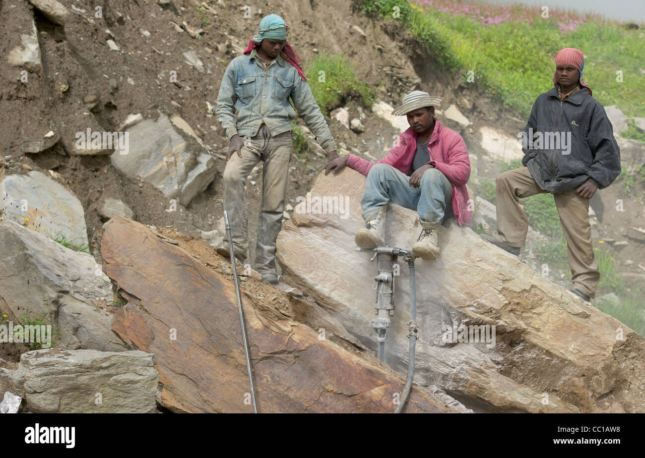 Group of indian construction workers hi-res stock photography and ...