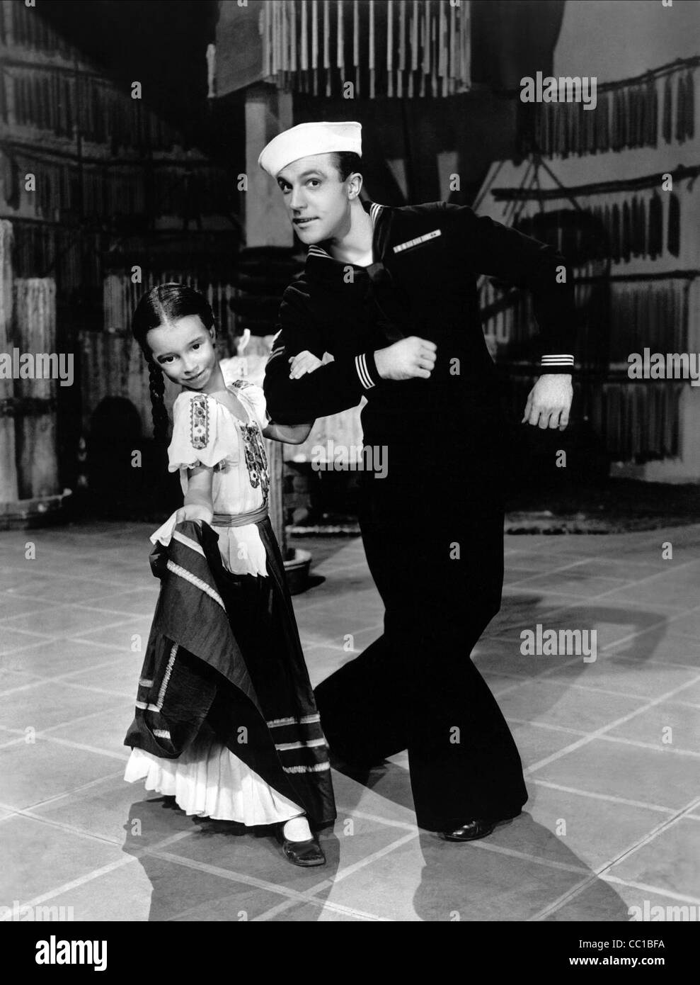 Gene kelly dancing hi-res stock photography and images - Alamy