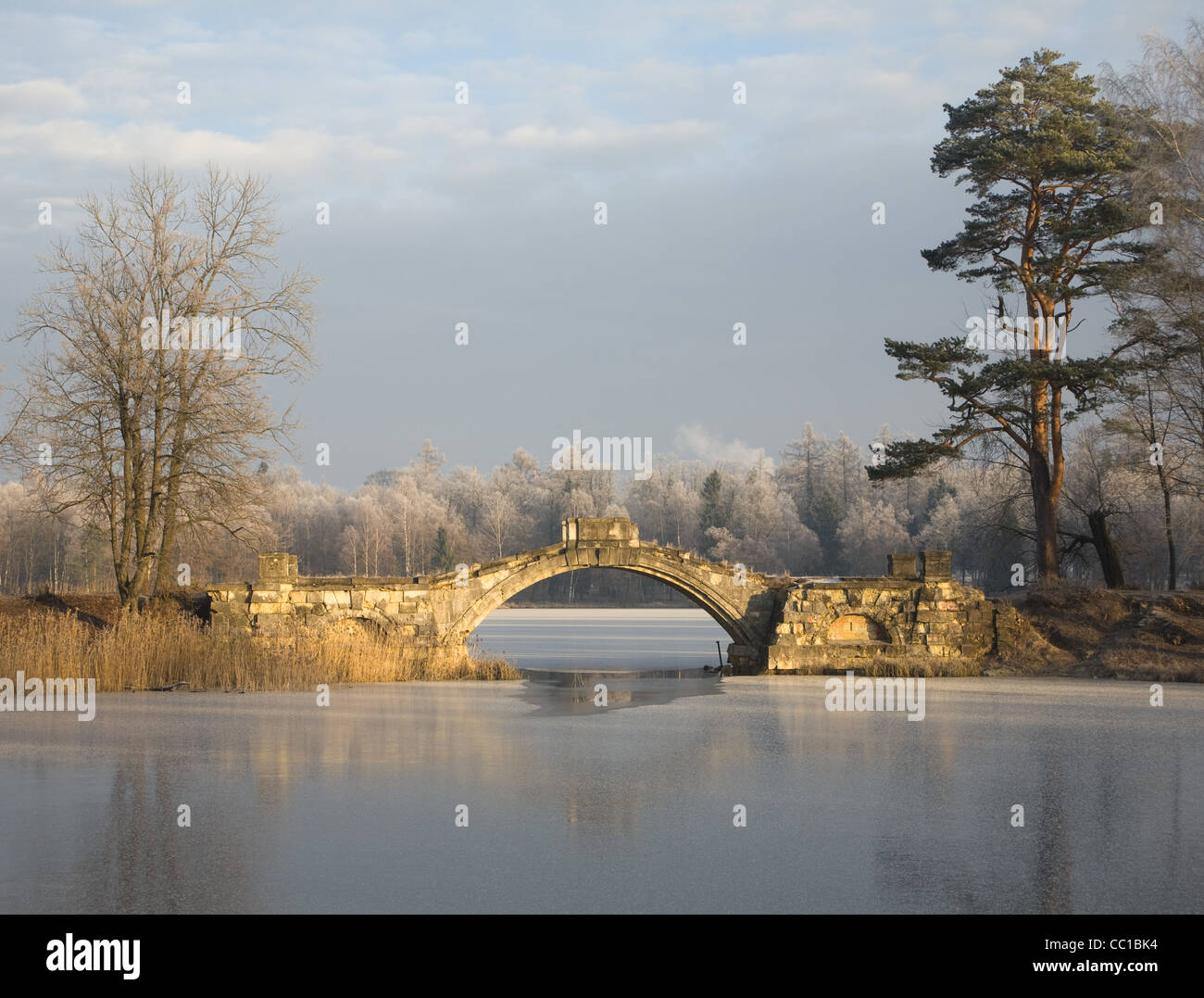 Humpback bridge hi-res stock photography and images - Alamy