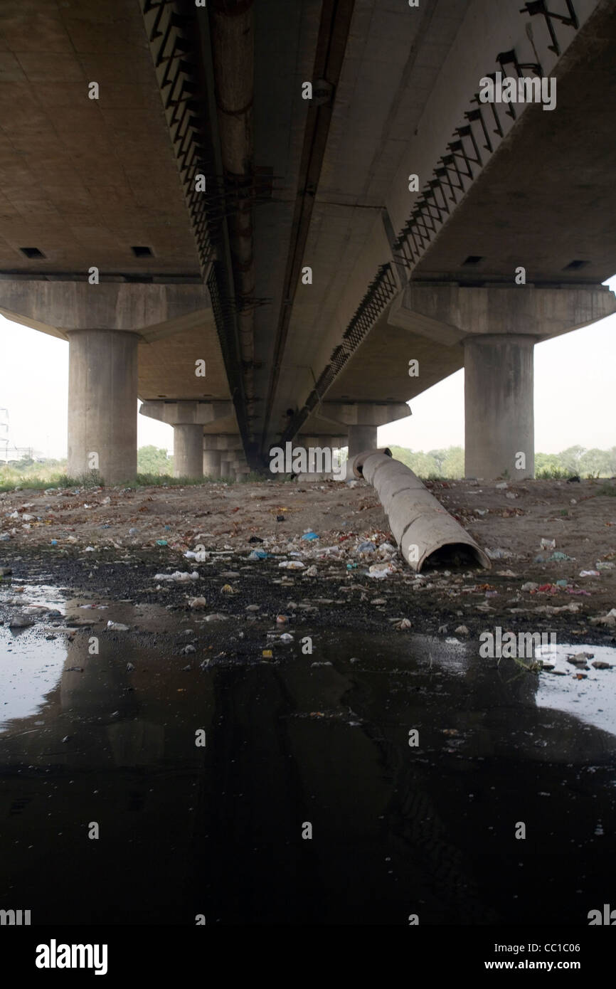 India sewage hi-res stock photography and images - Alamy