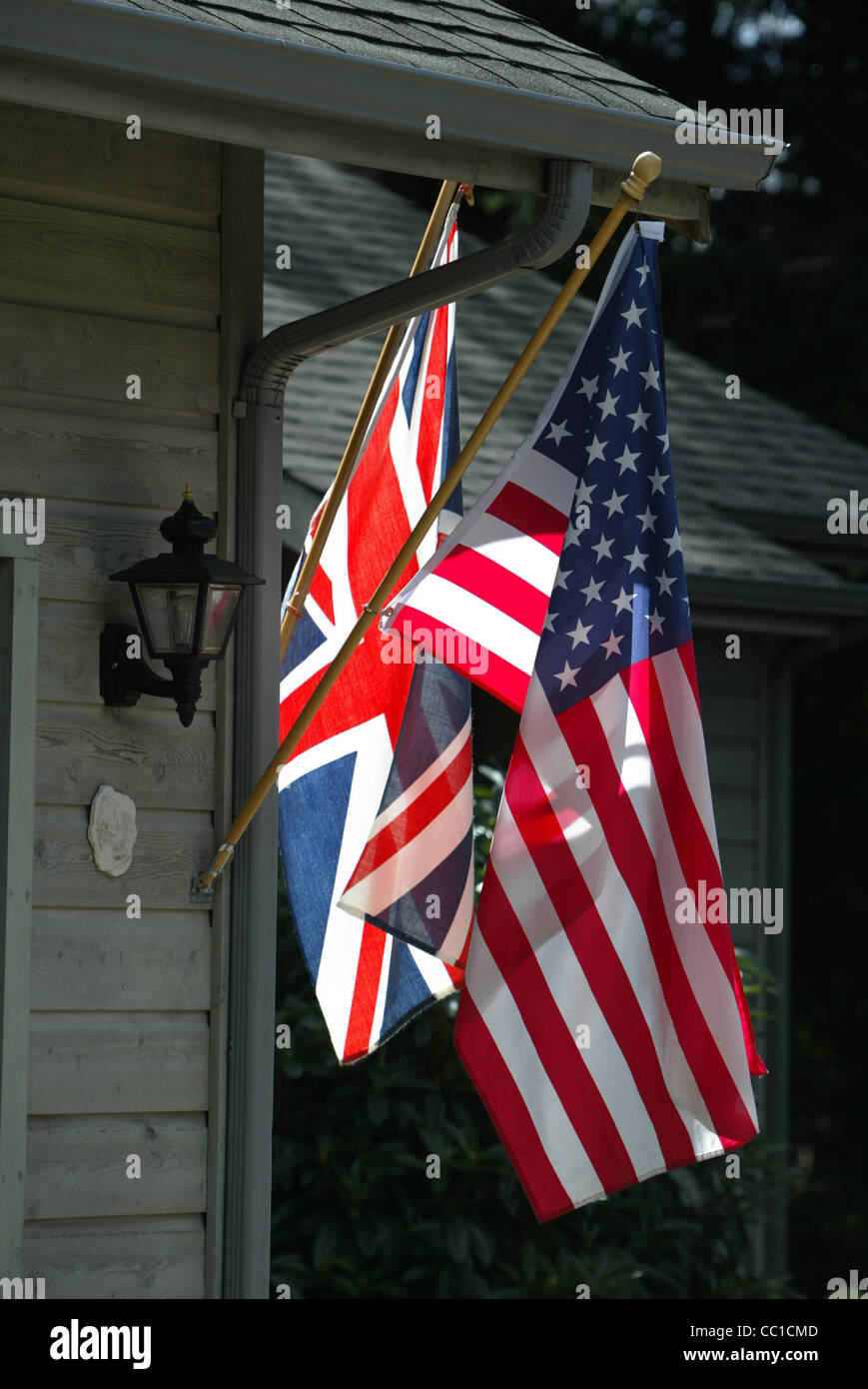 British american flags together hi-res stock photography and images - Alamy
